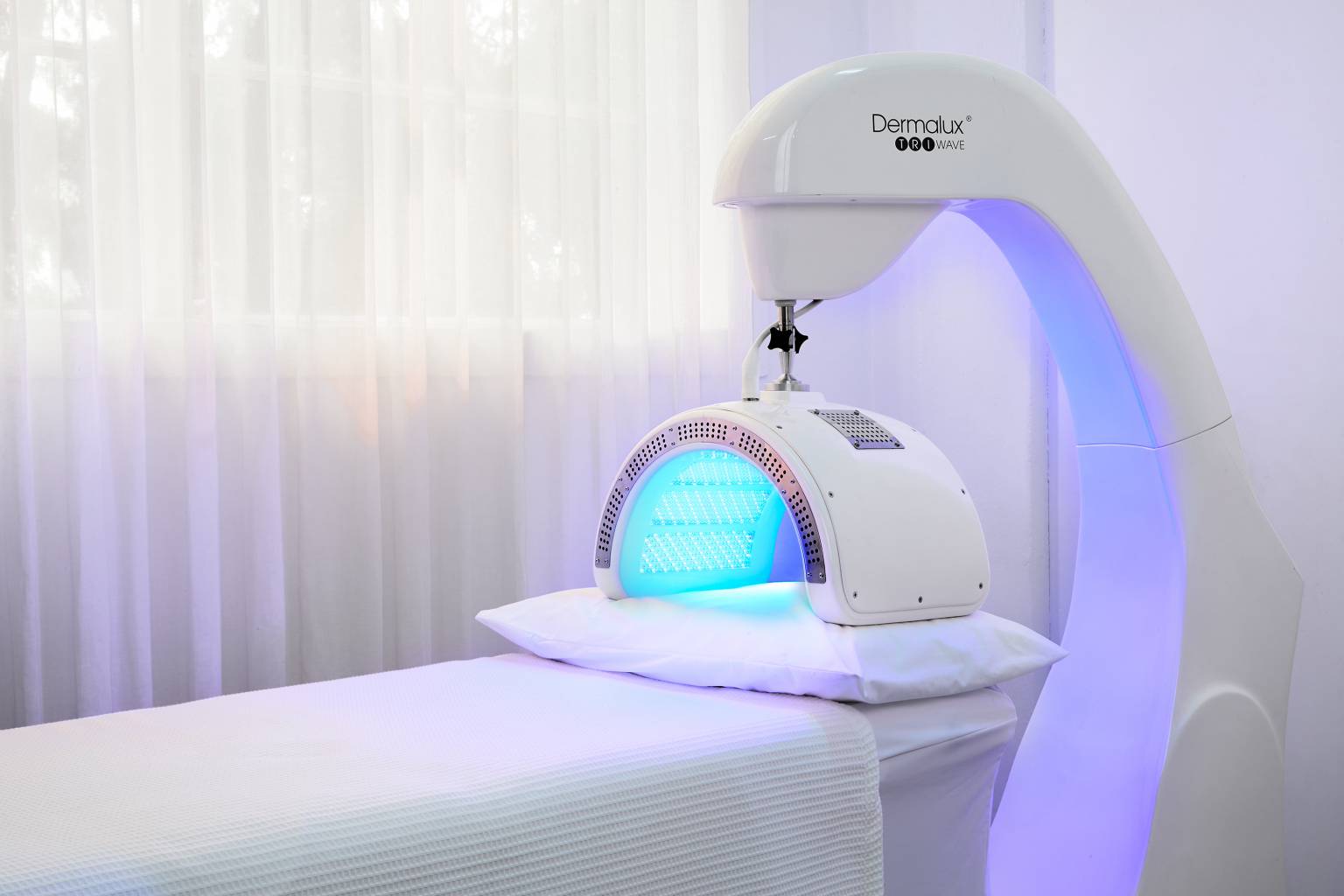 Dermalux LED Photo Therapy - Elisabeth Manning